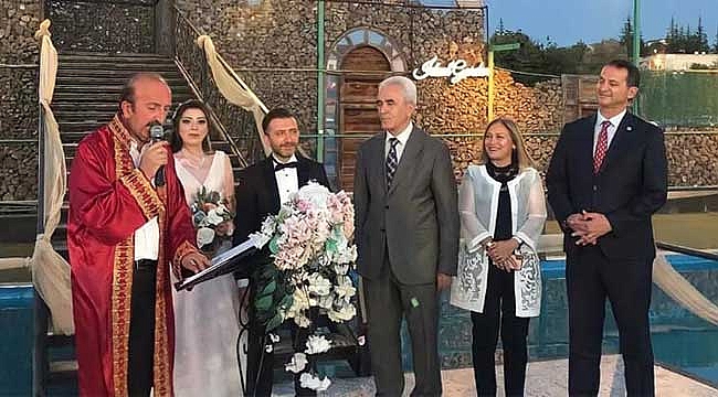 Başkan Emine Timuçin, Serkan ve Zeynep'in Çiftinin Nikâh Şahitliğini ...