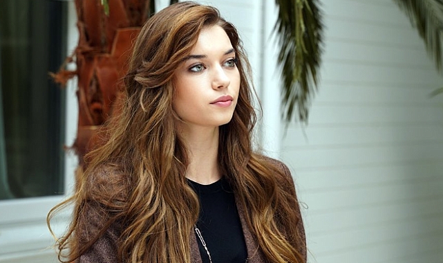 Afra Saraçoğlu'nun makyajsız hali sosyal medyada gündem oldu - Magazin ...